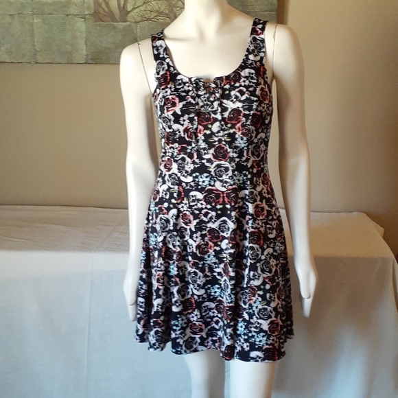 Hot Topic | Dresses | Sz M Hot Topic Floral Dress With Skulls | Poshmark